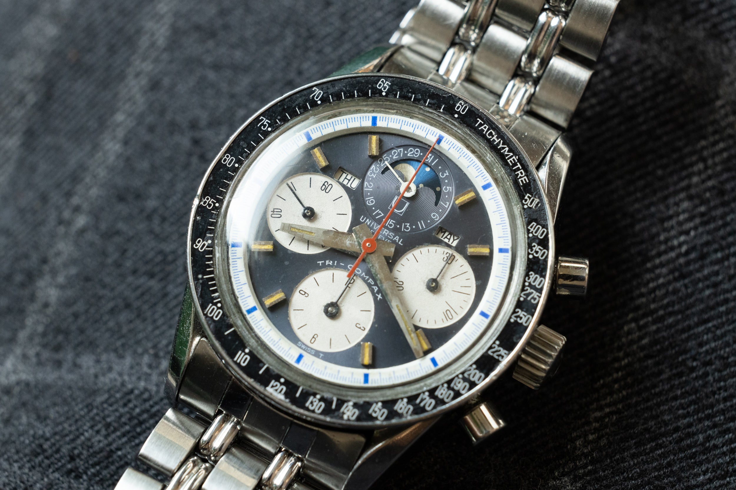 Universal Genève Tri-Compax Moonphase – Analog:Shift