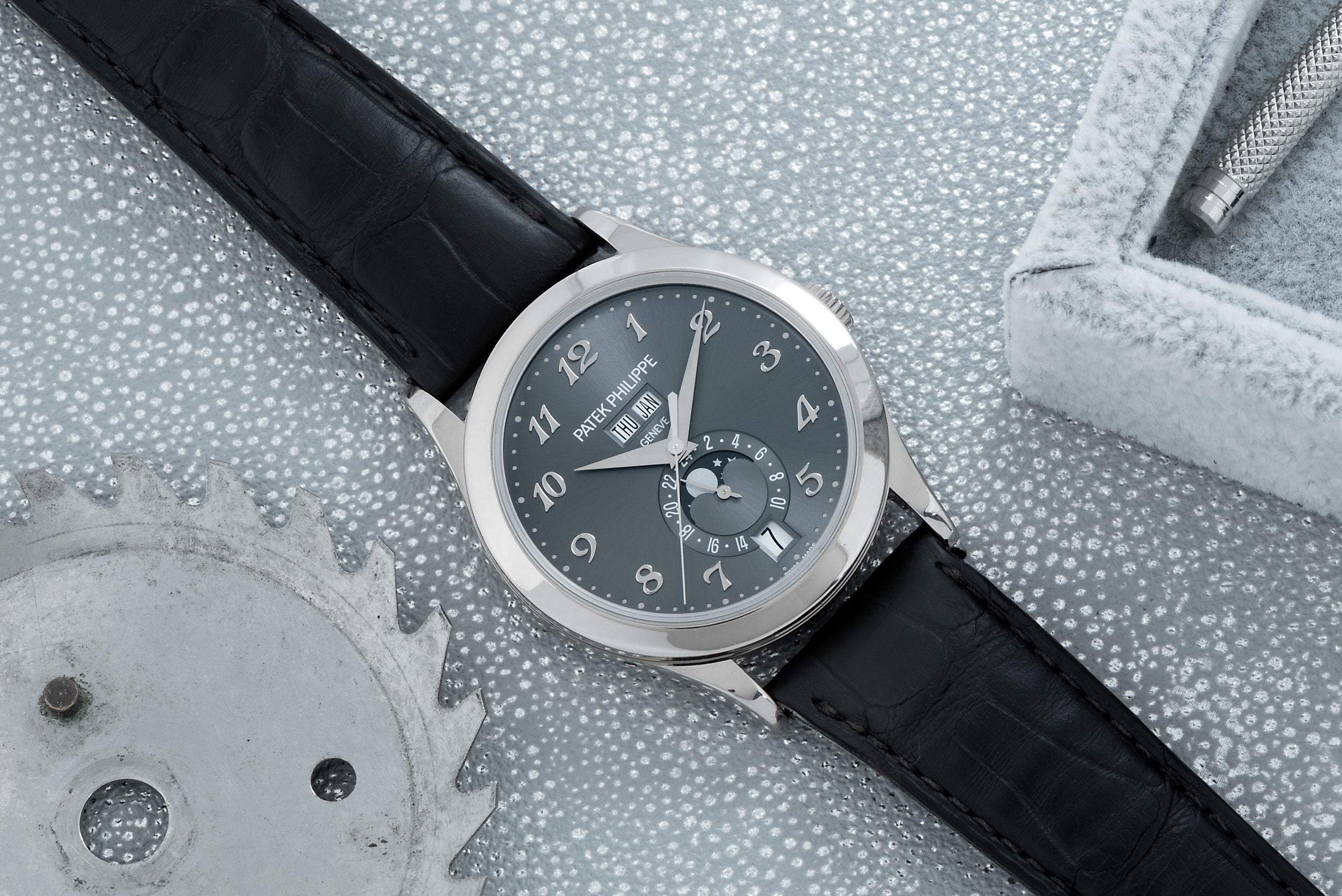 Patek Philippe Annual Calendar Moonphase – Analog:Shift