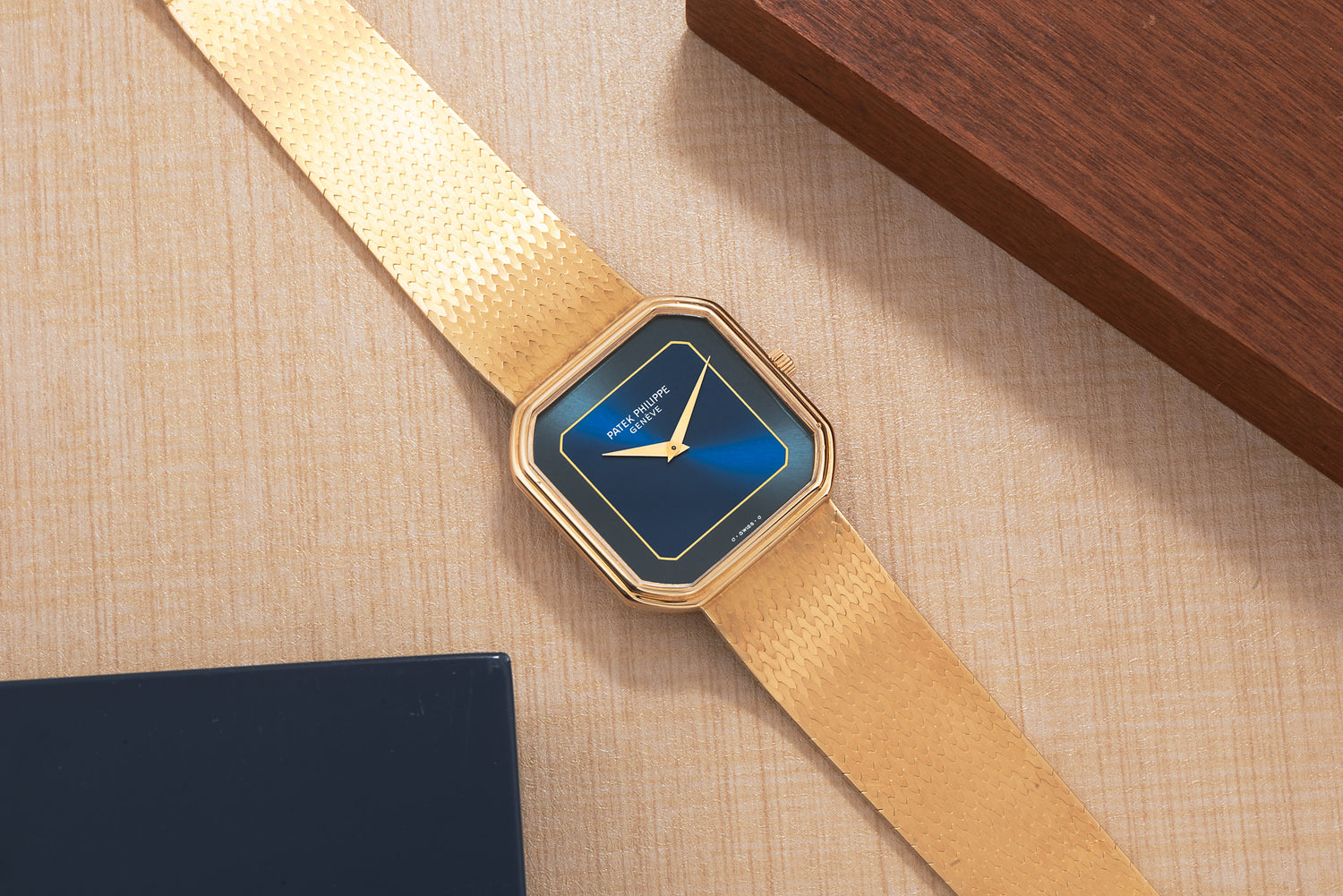 Patek Philippe Yellow Gold Dress Watch – Analog:Shift