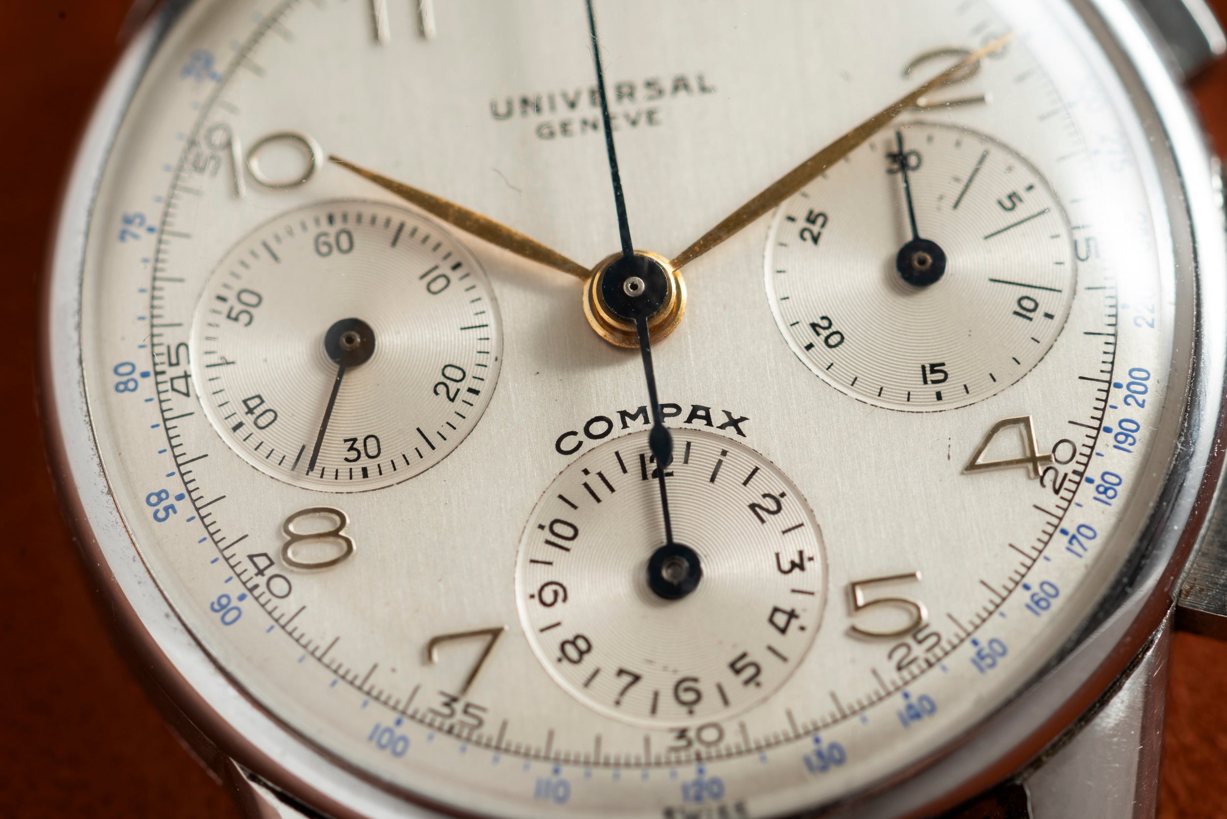 Universal Genève Compax – Analog:Shift