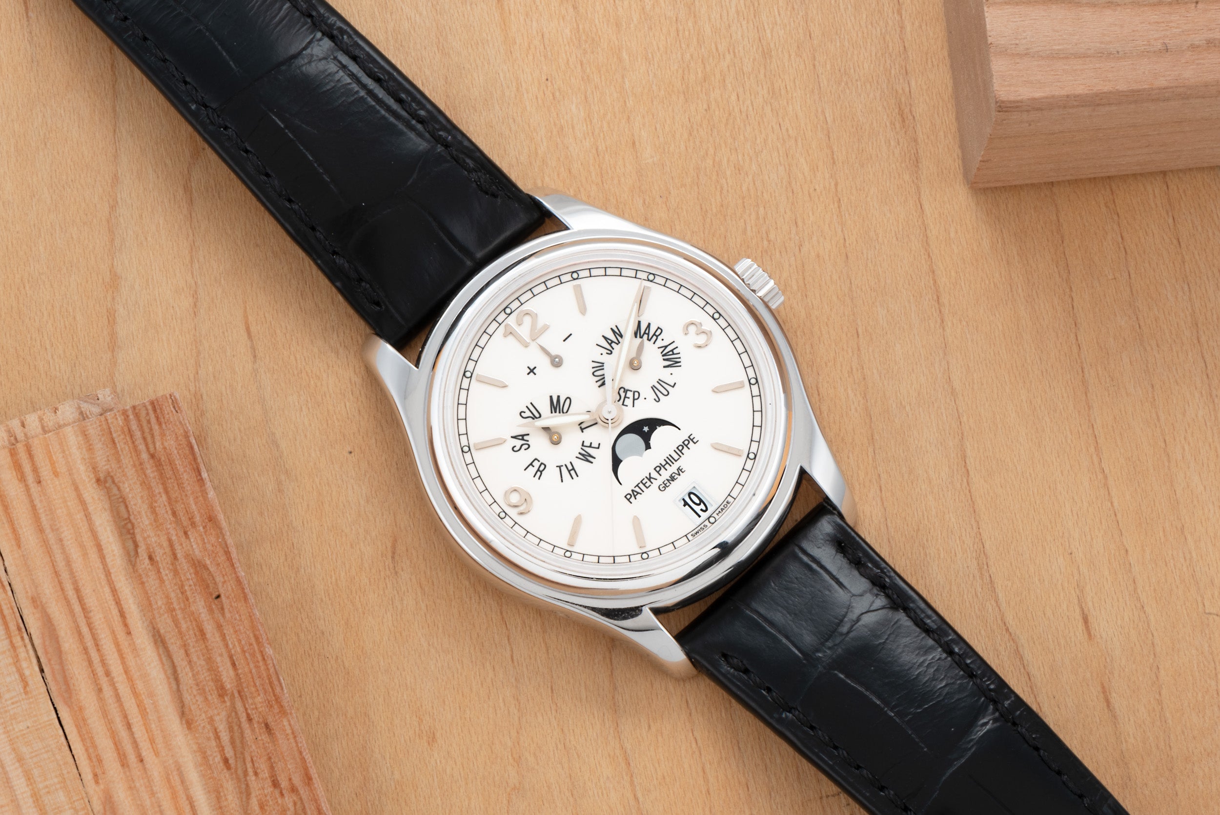 Patek Philippe Annual Calendar Moonphase – Analog:Shift