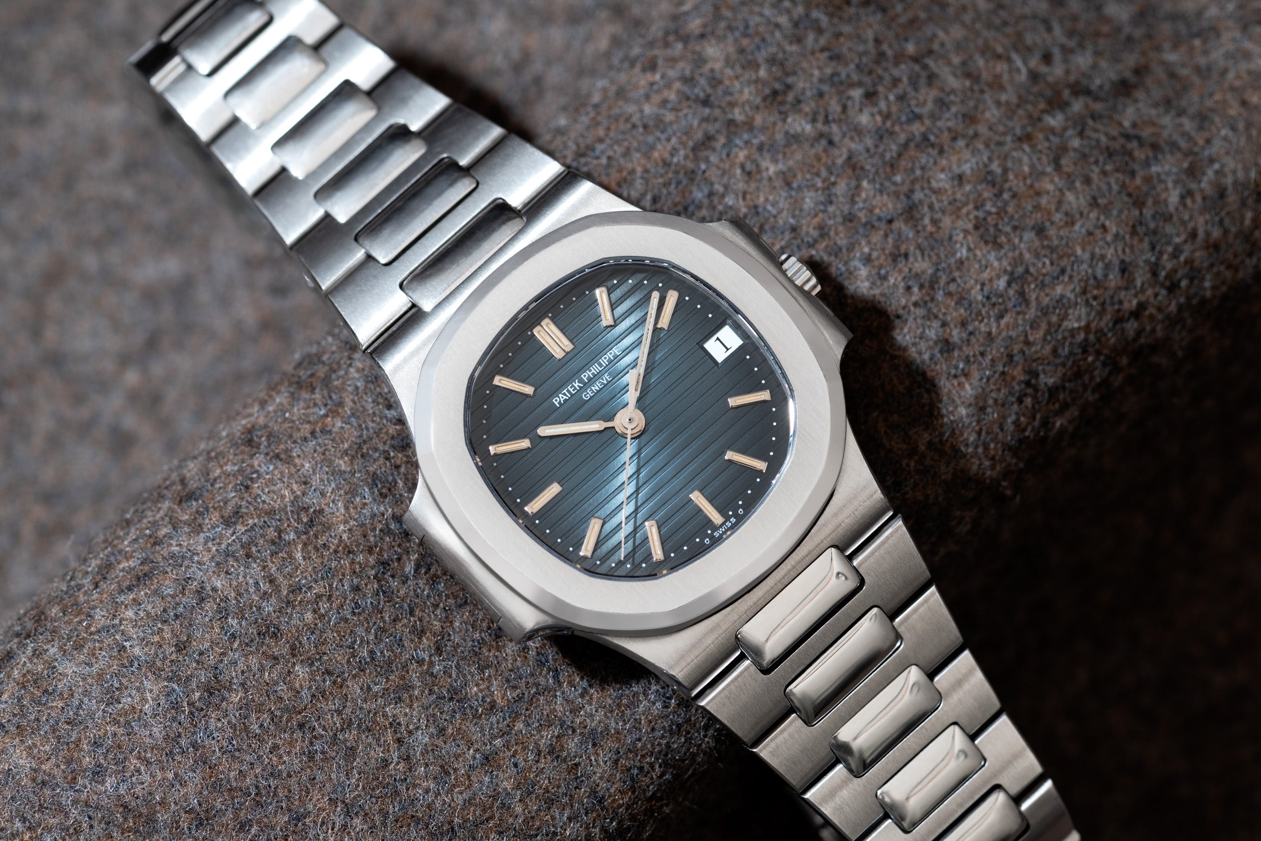 Patek Philippe Nautilus – Analog:Shift