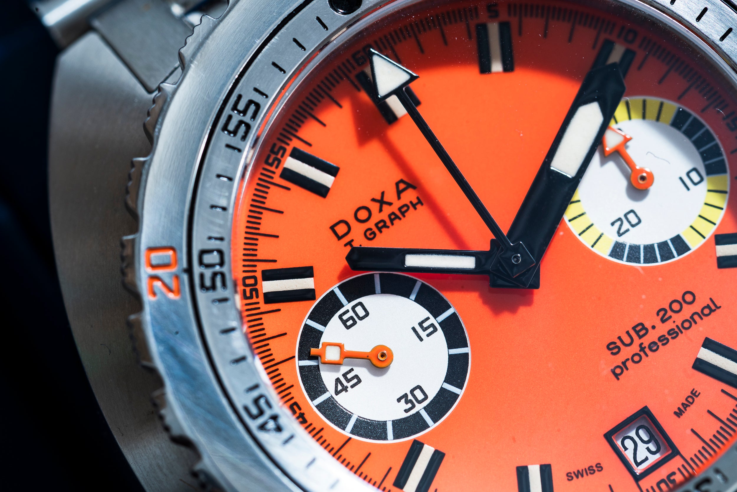 DOXA Sub 200 T.Graph Professional – Analog:Shift