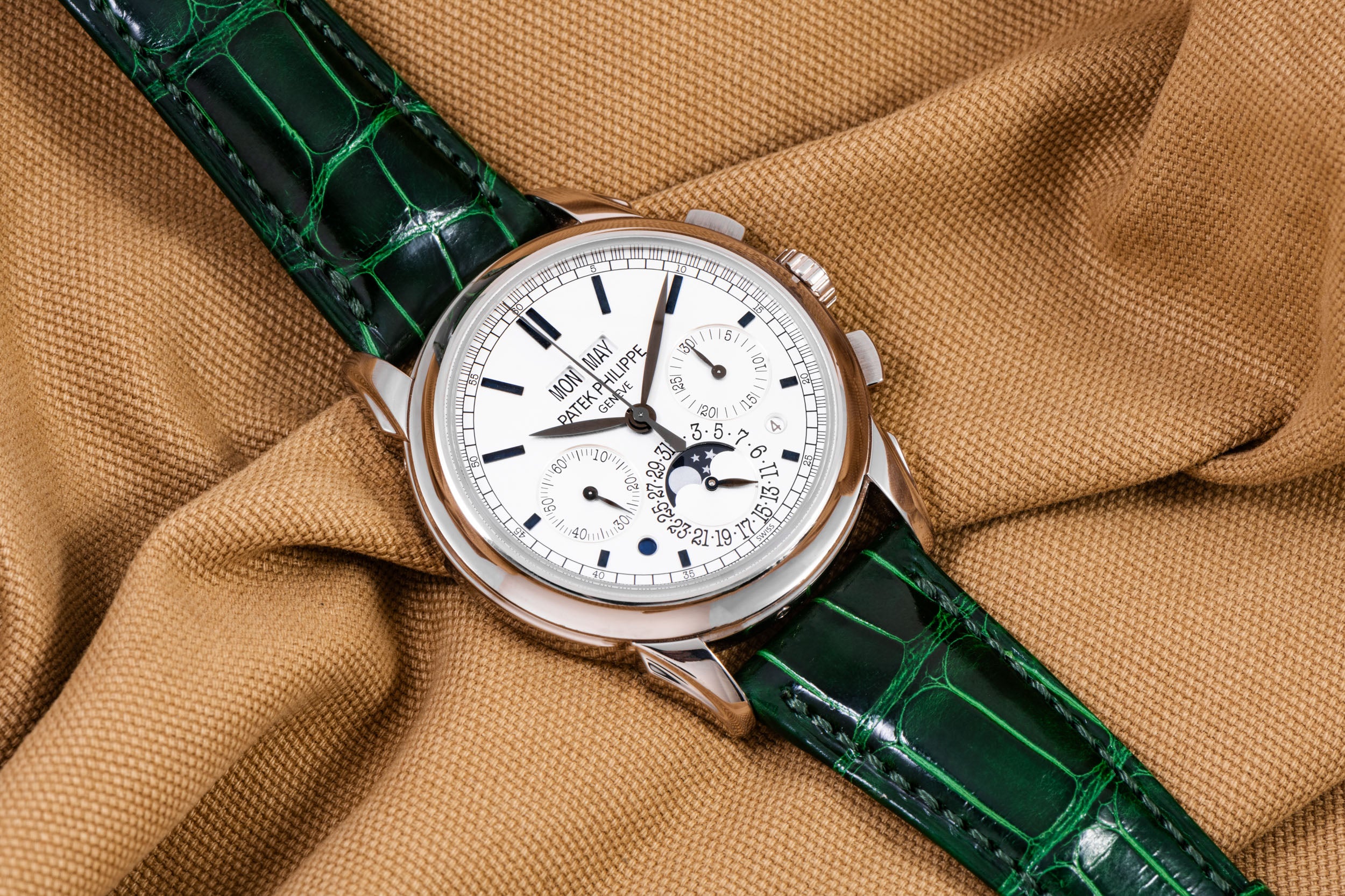 Patek Philippe Perpetual Calendar Chronograph 5270G – Analog:Shift