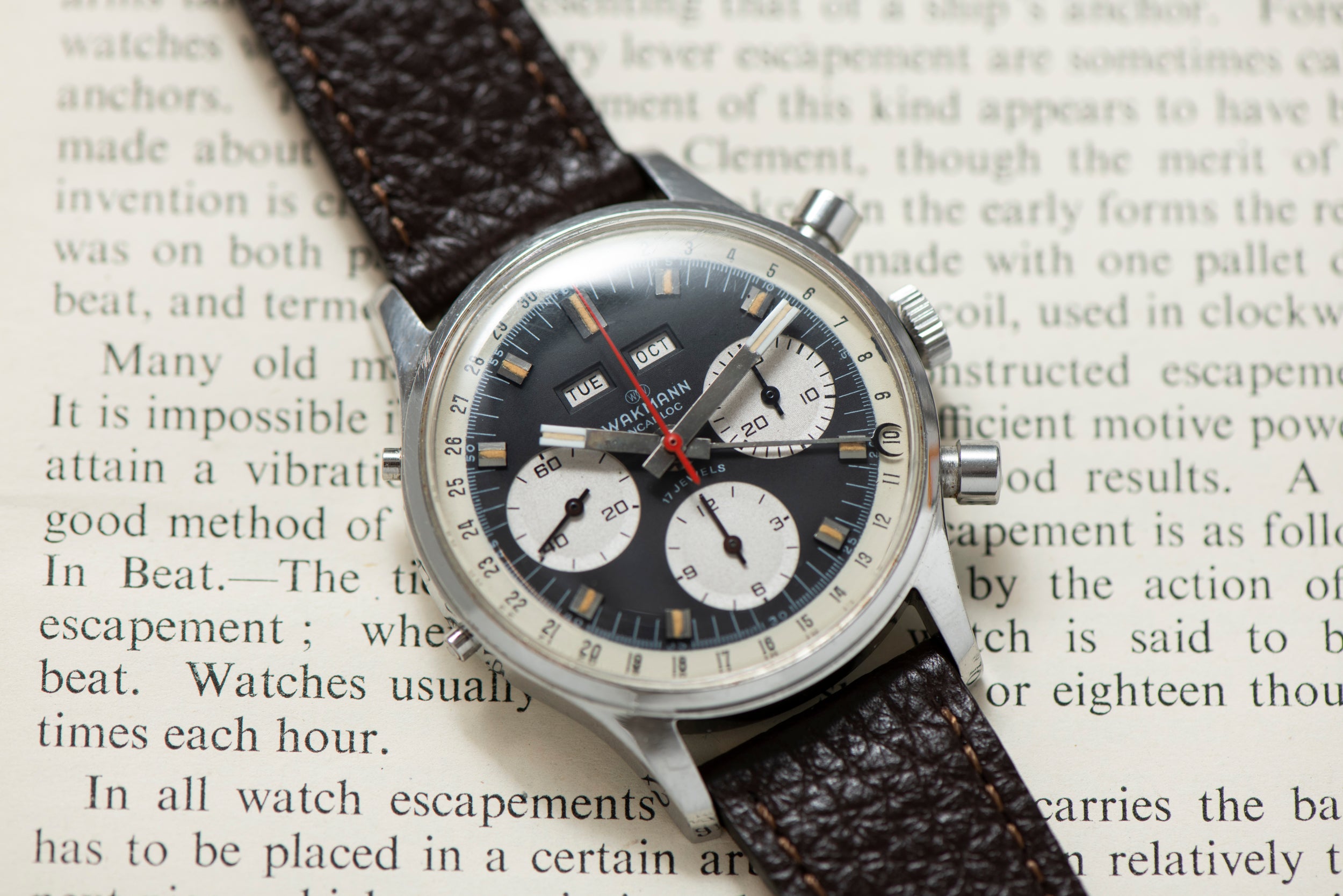 Wakmann Triple Calendar 'Reverse-Panda' Chronograph – Analog:Shift