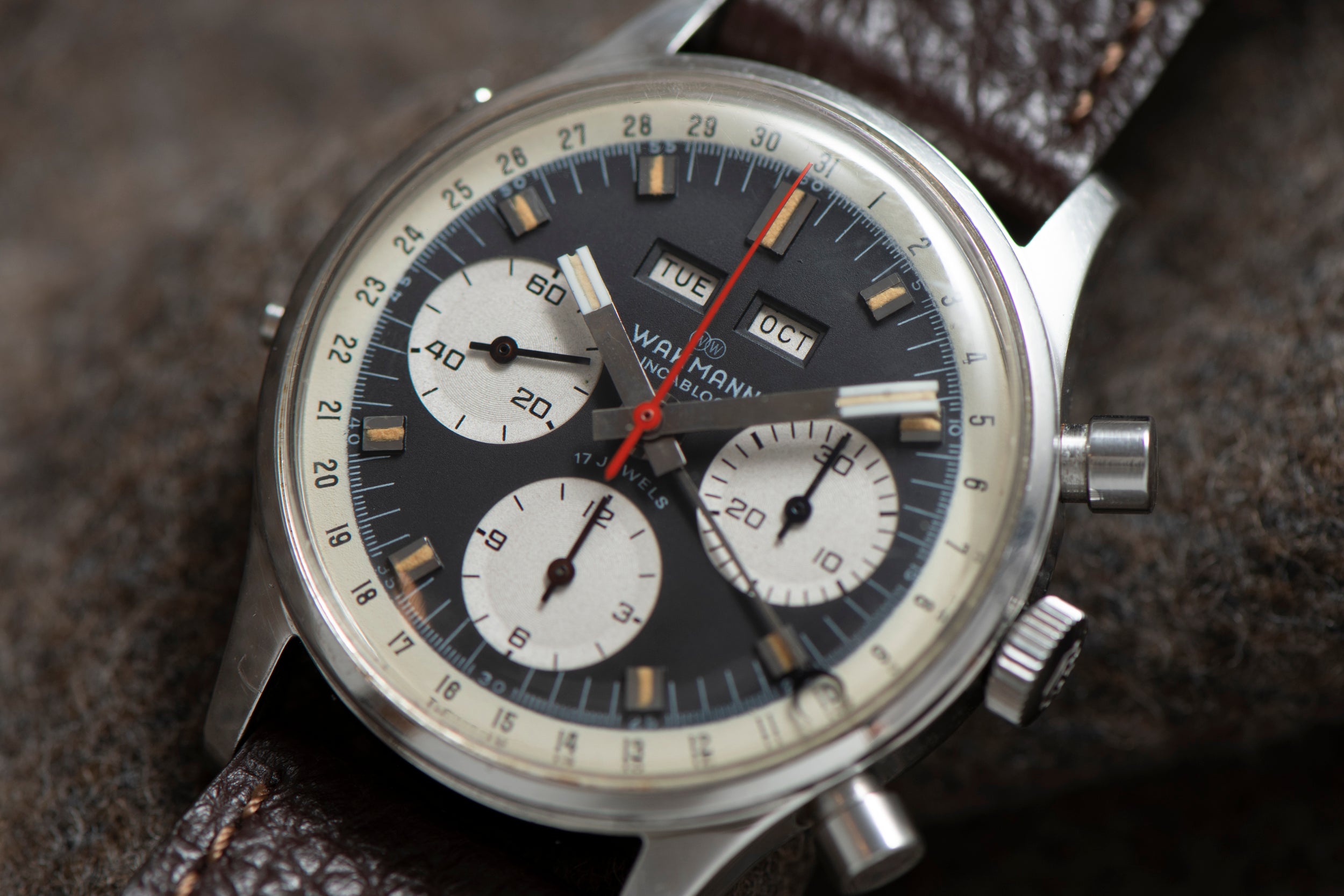 Wakmann Triple Calendar 'Reverse-Panda' Chronograph – Analog:Shift