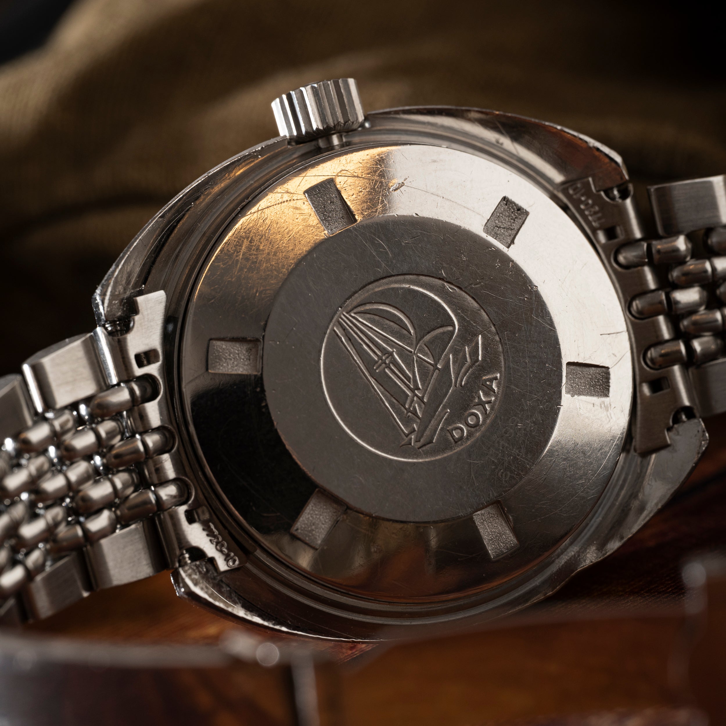 DOXA Sub 300T Sharkhunter 'Aqua-Lung' – Analog:Shift