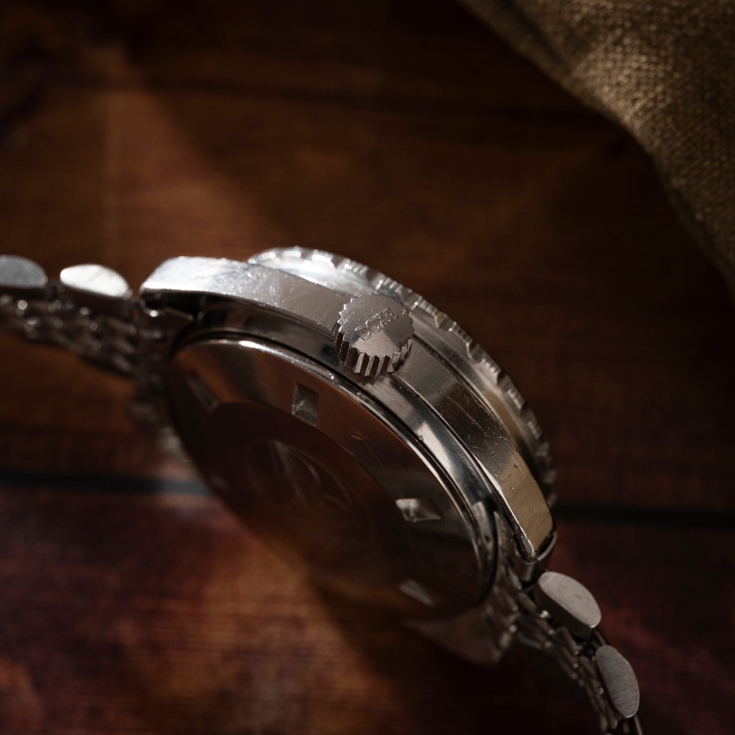 DOXA Sub 300T Sharkhunter 'Aqua-Lung' – Analog:Shift