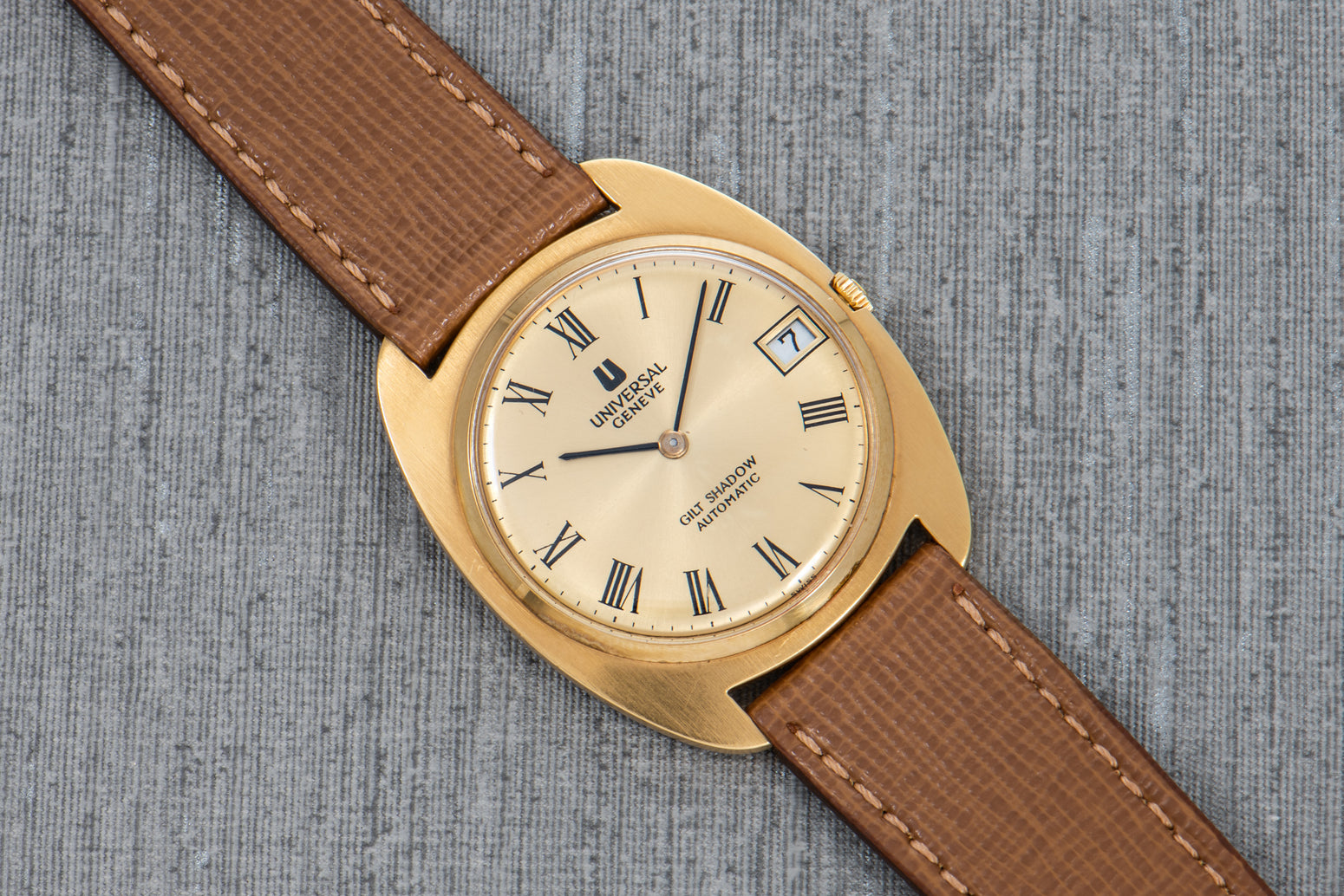 Universal Genève Gilt Shadow – Analog:Shift