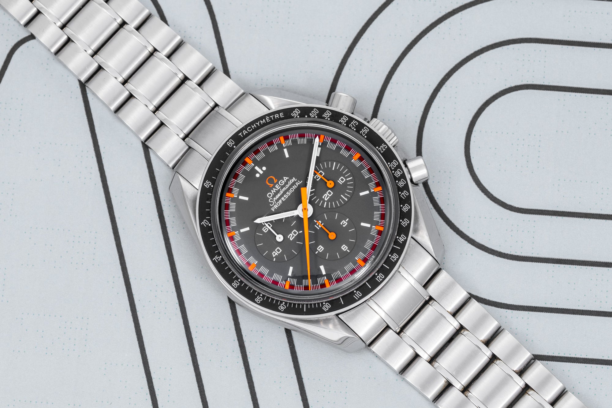 Omega Speedmaster 'Japan Racing' – Analog:Shift