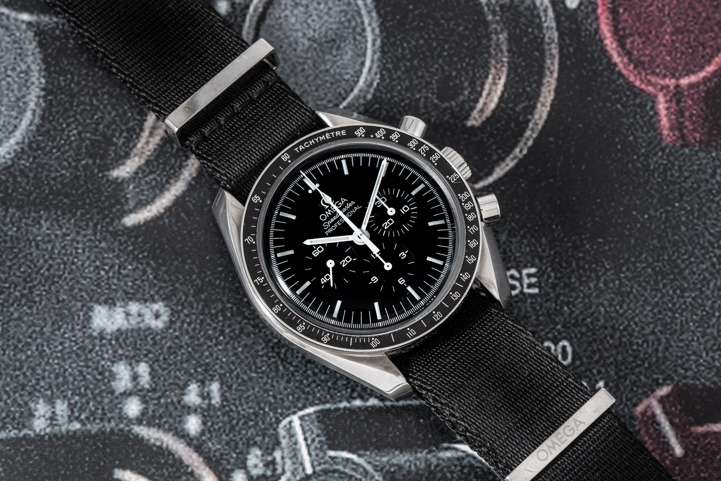 Omega Speedmaster Professional – Analog:Shift