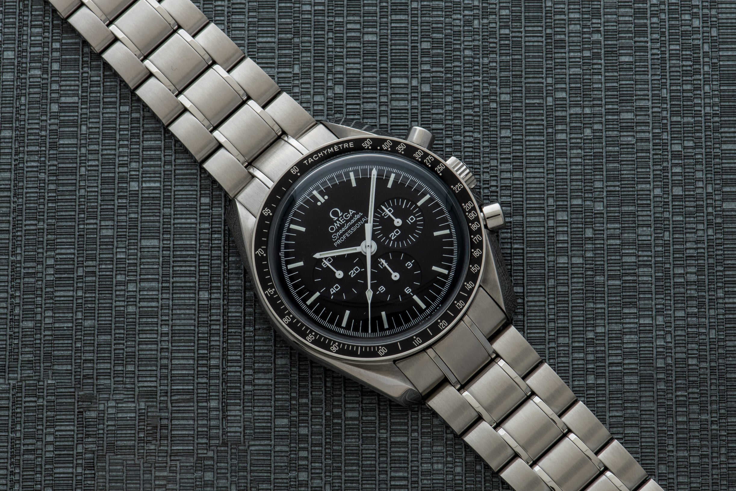 Omega Speedmaster Professional – Analog:Shift