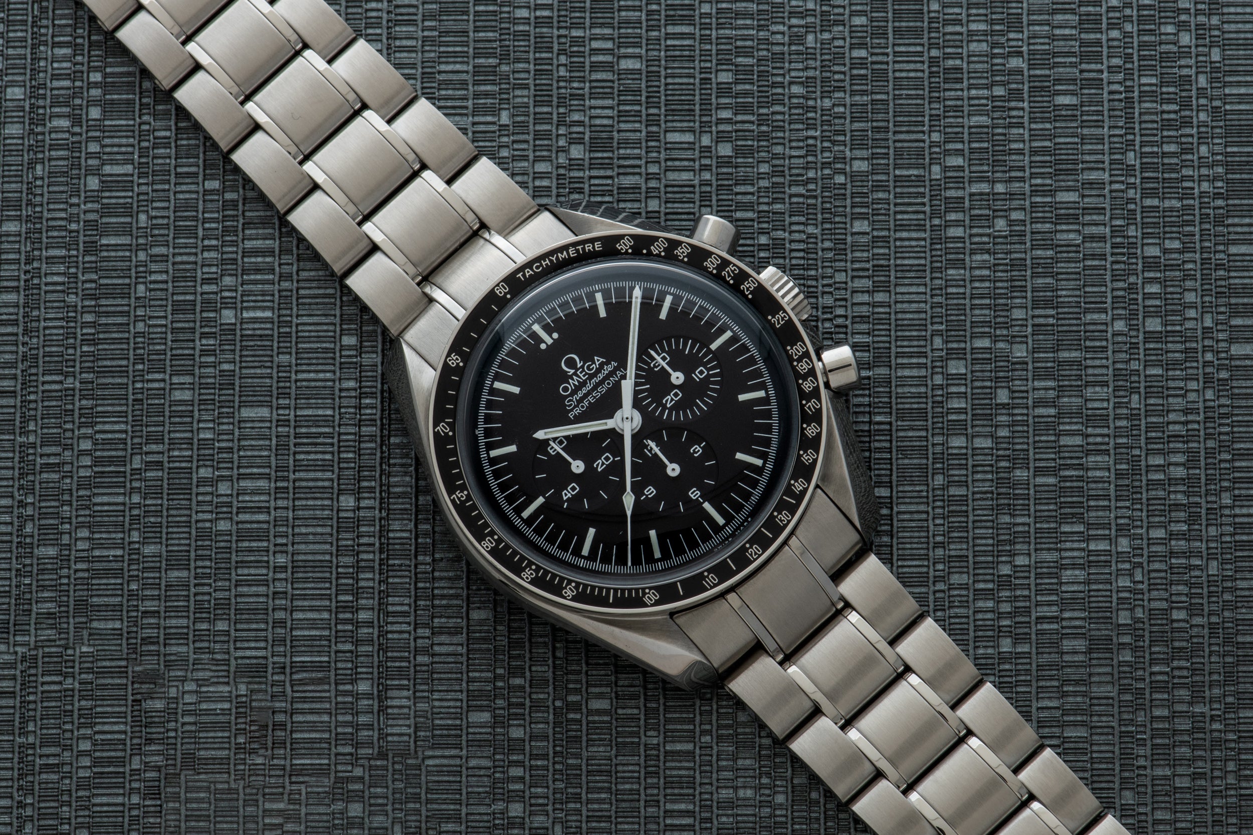 Omega Speedmaster Professional – Analog:Shift
