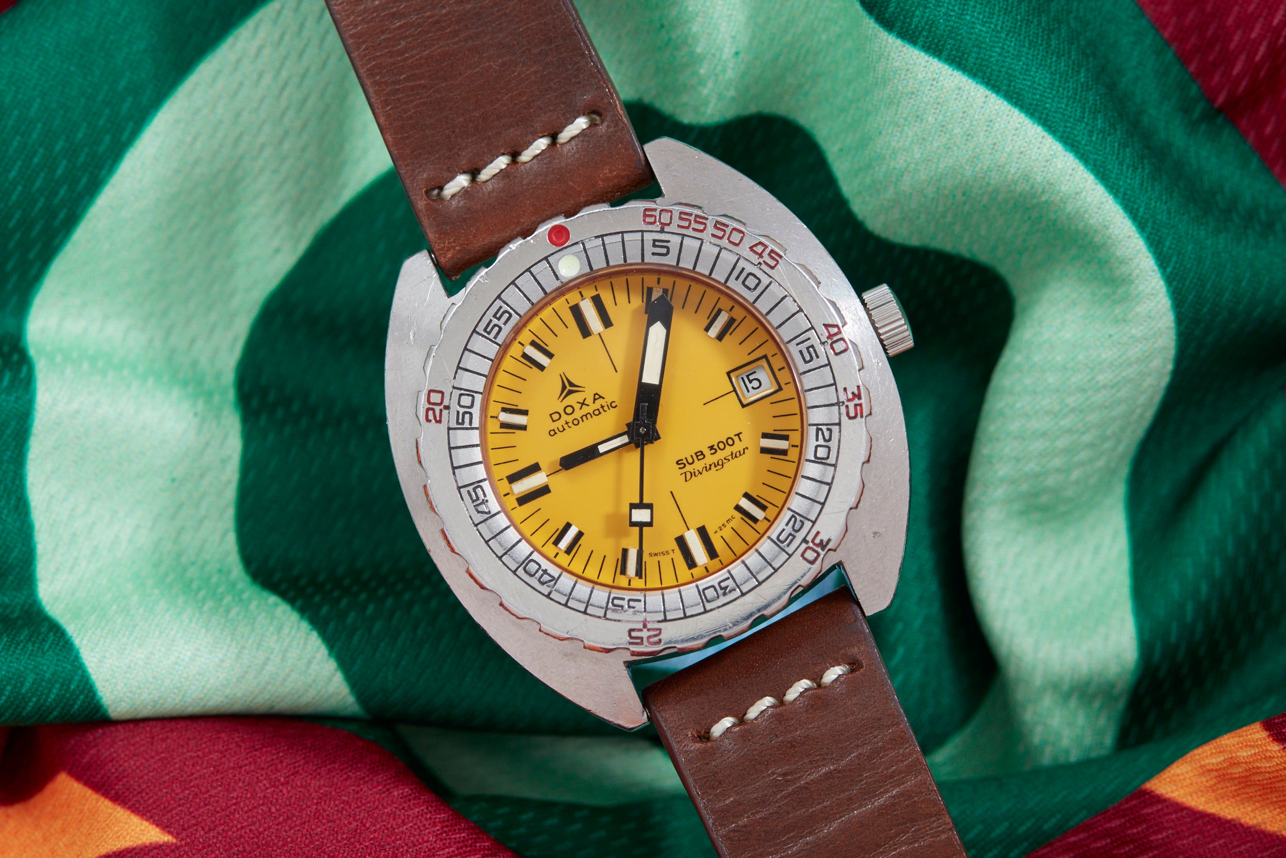 DOXA Sub 300T Divingstar – Analog:Shift