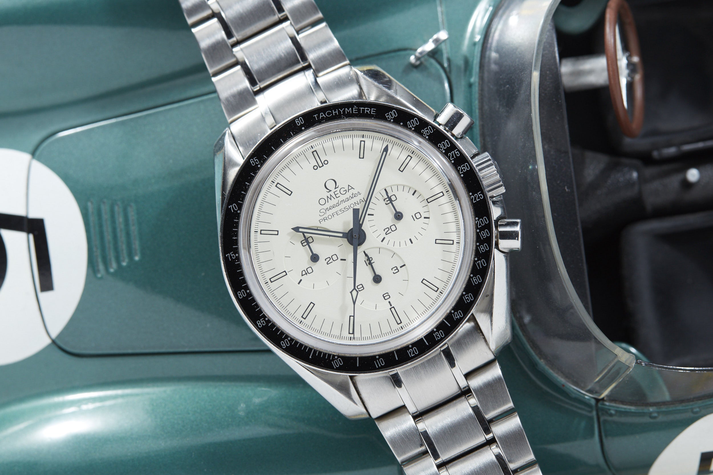 Omega Speedmaster "Italian Albino" – Analog:Shift