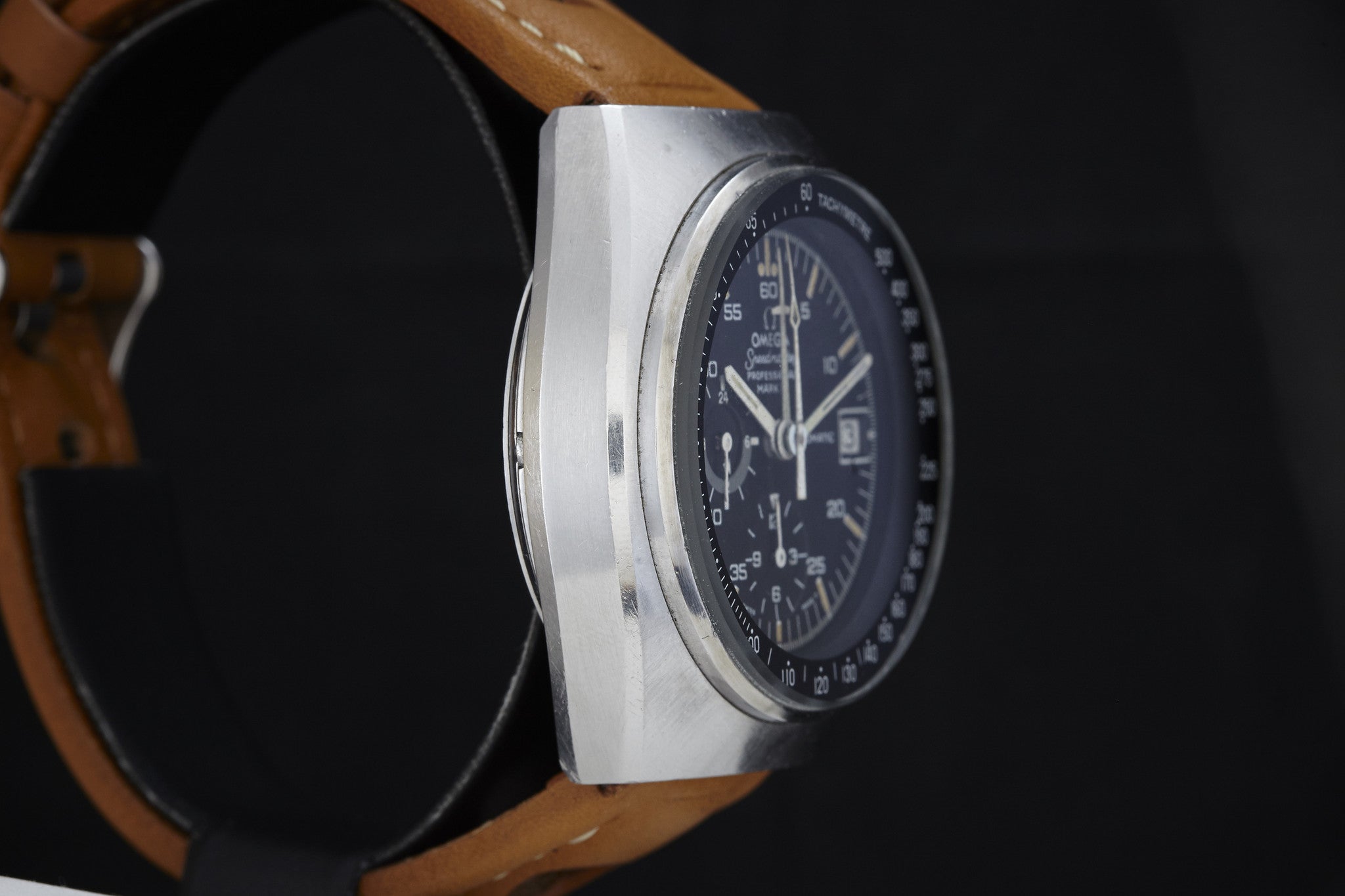 Omega Speedmaster – Analog:Shift