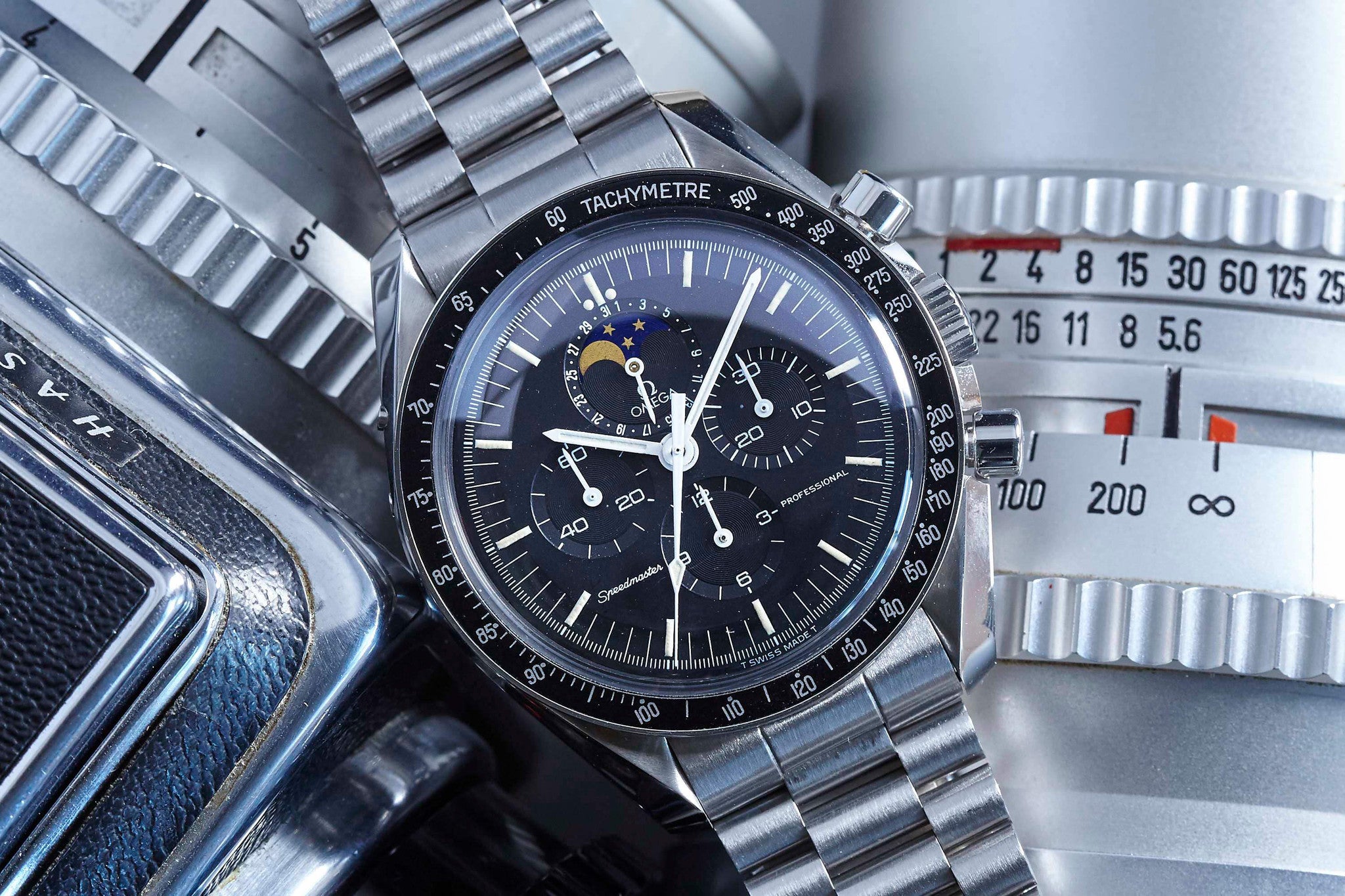 Omega Speedmaster Moonphase – Analog:Shift